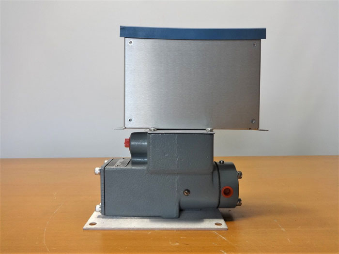 MOORE TRANSDUCER 77-16 WITH ACROMAG PNEUMATIC TRANSMITTER 160T-FM-1