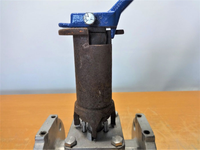 FLUOROSEAL 1-1/2" 150# RF CF8M PLUG VALVE FIG. 152F