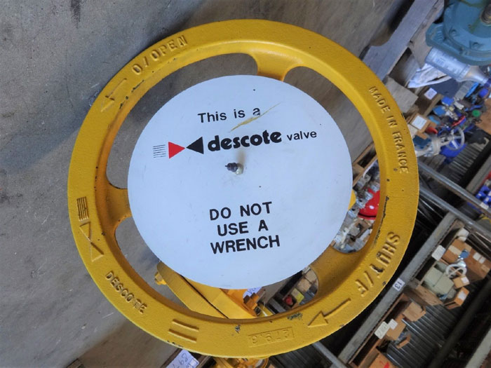 DESCOTE 4" 300# BELLOWS SEAL GLOBE VALVE LCC MATERIAL, FIG# 2102/B