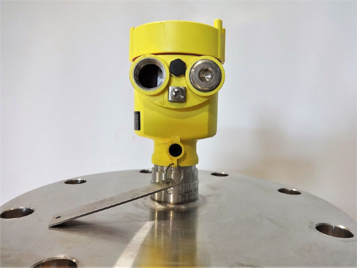 VEGA VEGAPULS 62 TYPE PS62.UXEAM2HKNXX W/ HORN ANTENNA & 6" 150# FLANGE ...