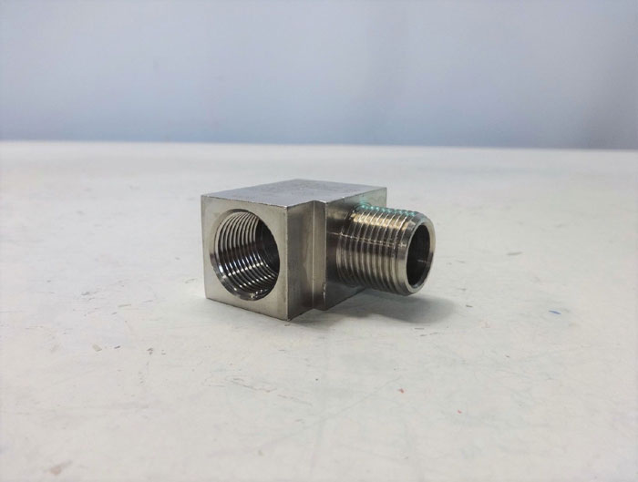 LOT OF (2) EATON REDAPT AR-D SERIES 90 DEGREE ADAPTER M20